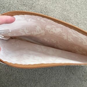 thirty-one | Bags | Thirty One Zipper Pouch | Poshmark